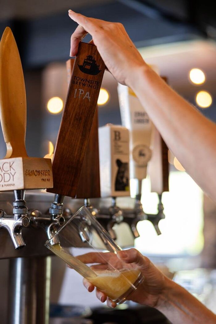 Backeddy Pub/Restaurant | Oceanfront patio, Egmont BC
